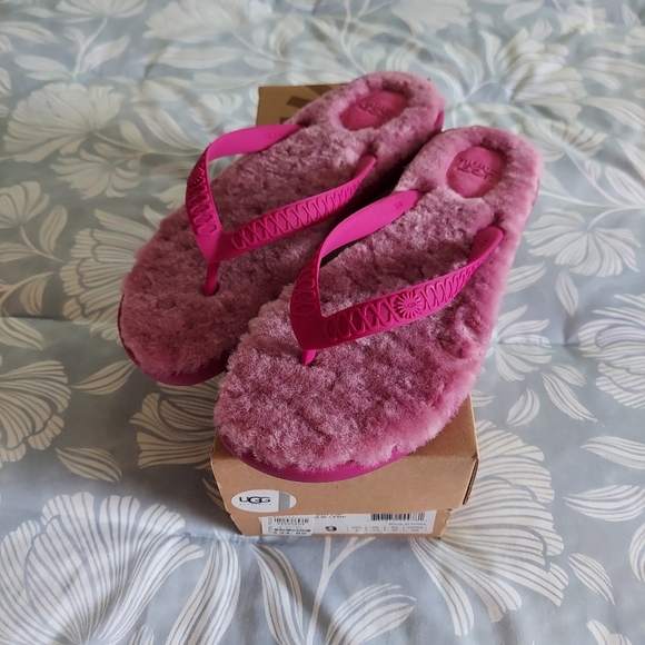 UGG | Shoes | Ugg Fluffie Pink Shearling Lined Flip Flops Size 9 Nib | Poshmark